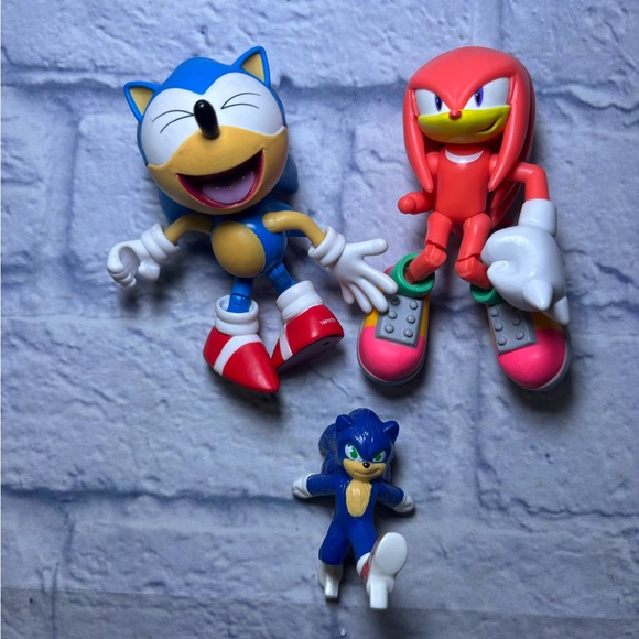 Sonic | Toys | Sonic The Hedgehog Figures One Missing Hand Toys ...
